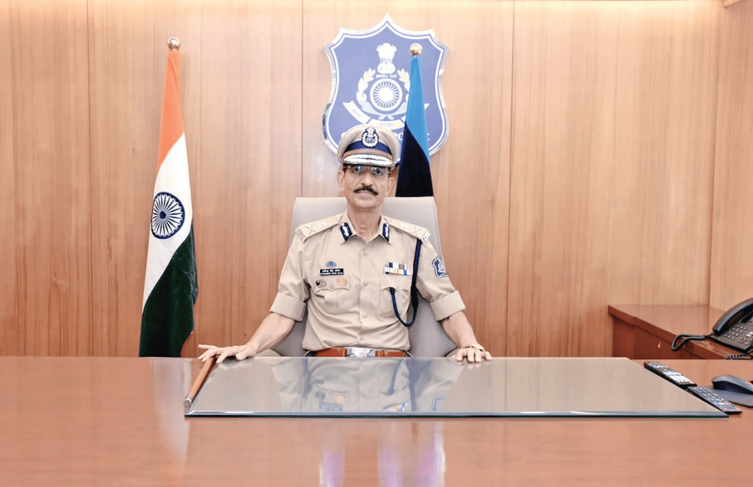 DGP મલિક ગૃહ વિભાગના જનસંપર્ક કેન્દ્રની ઓચિંતી મુલાકાતે પહોચ્યા ...